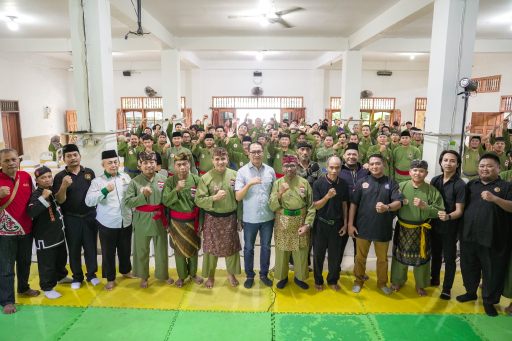 Wabup Ketut Suiasa Hadiri Pengukuhan Pengurus Persinas Asad Bali ...